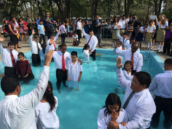 1,500 baptized under El Salvador’s scorching sun - Seventh-day ...