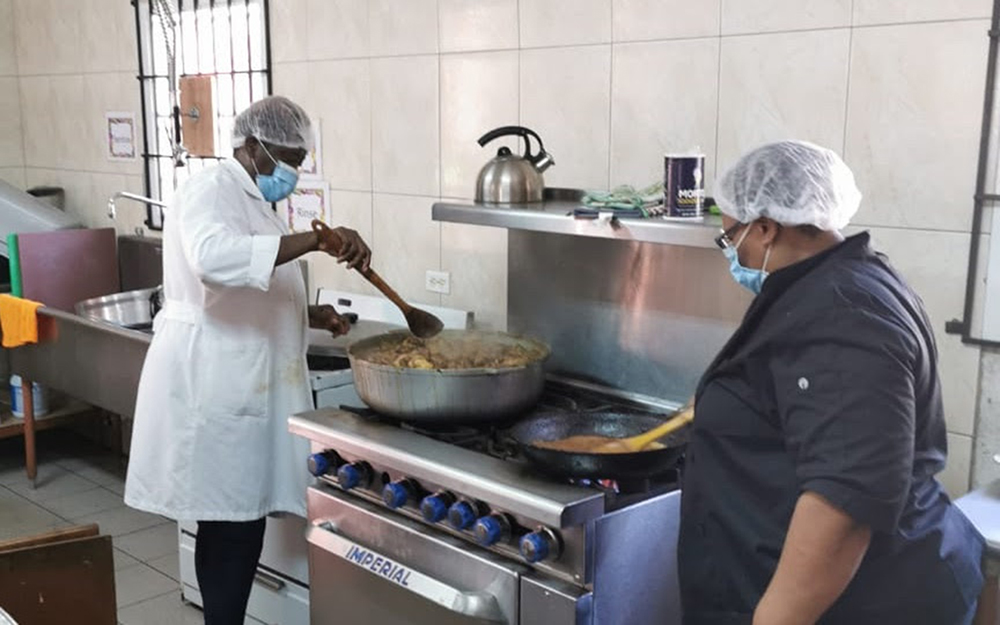 Adventists in St. Maarten Prepare Hot Meals For Dozens of Volunteers ...